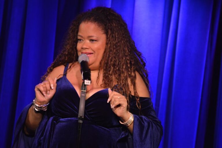 Peter Leavy Celebrates 90th Birthday Royally at Laurie Beechman