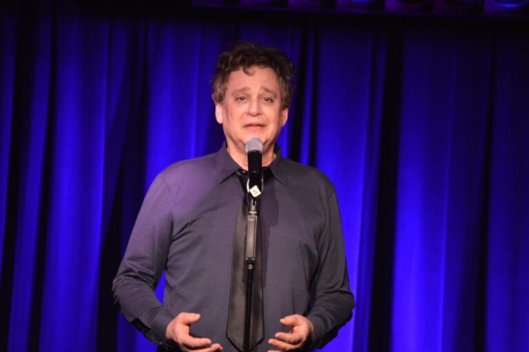 Peter Leavy Celebrates 90th Birthday Royally at Laurie Beechman