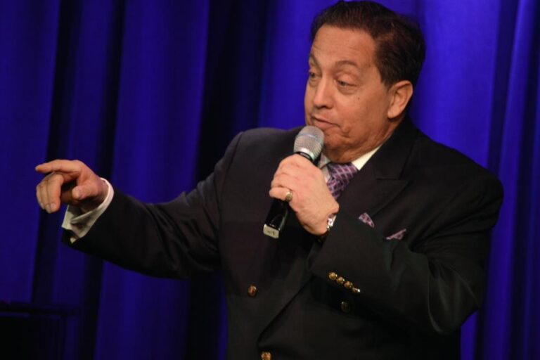 Peter Leavy Celebrates 90th Birthday Royally at Laurie Beechman